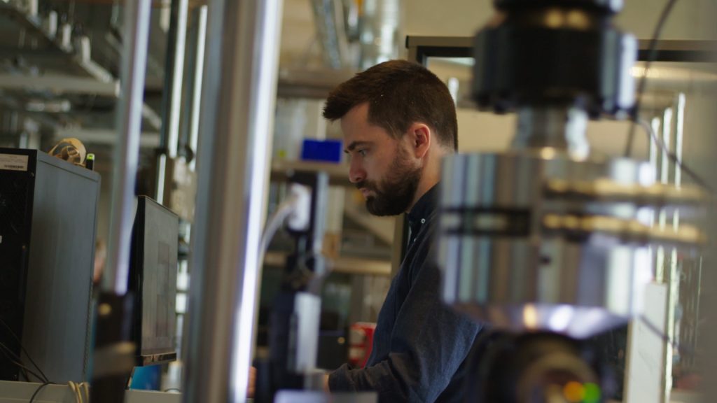 Mesures par DIC pour la corrélation essai / simulation - EikoSim